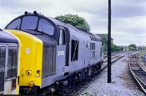 Class 37 Train 35mm Colour Slide 37072 See Note £2 99 Picclick Uk