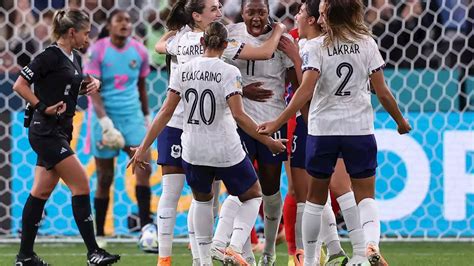 Coupe du monde de football les Bleues domptent les Panaméennes et se qualifient pour les