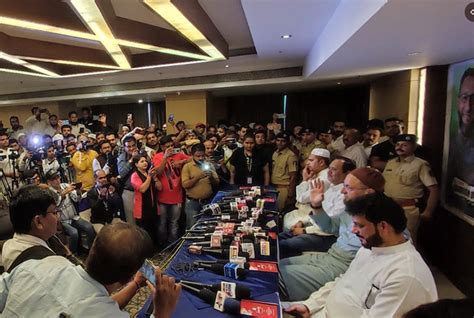 Owaisi On Campaign Trail In Gujarat Shown Black Flags In Surat