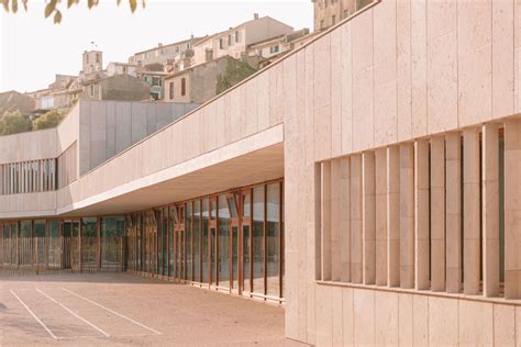 Galería De Edificio Fósil En La Escuela Cabriès Amelia Tavella