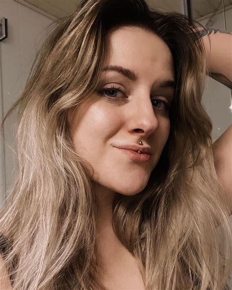 20 Gorgeous Jestrum Piercing Ideas For You To Look More Sensuous