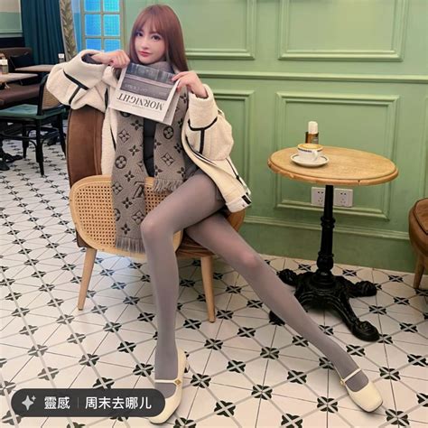 Shootudown On Twitter 小紅書成日都彈啲黑絲雞比我j，呢隻特別正，對腳淫又鍾意著絲襪，仲要幾淫嘅款都夠擔著嚟呃流量