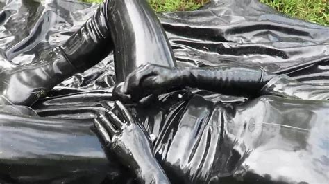 Guy In Rubber Catsuit And Gasmask Jacking Off