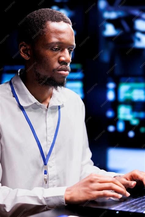Premium Photo African American It Developer In Data Center Using