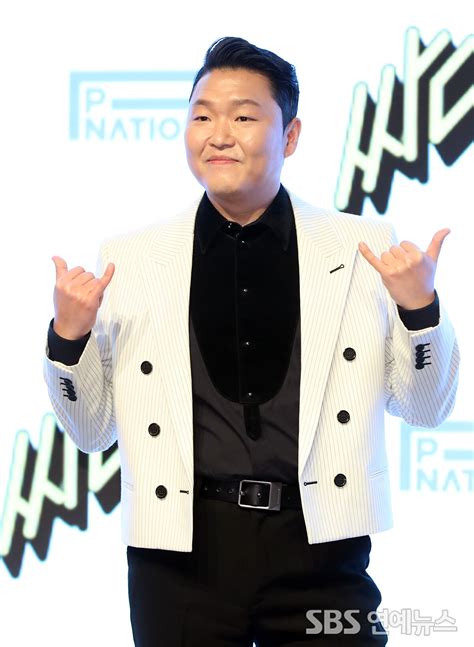 말 많고 탈 많은 싸이 흠뻑쇼 논란방역 당국 조사 착수 말 많고 탈 많은 싸이 흠뻑쇼 논란방역 당국 조사 착수