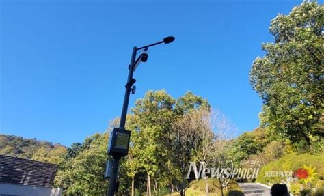 조명부터 방범 예방까지강화군 등산로 입구에 스마트폴 설치