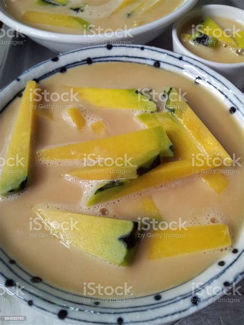 다양 한 모양의 컵에 호박과 태국 스타일 커스터드를 준비 0명에 대한 스톡 사진 및 기타 이미지 0명 건강한 생활방식