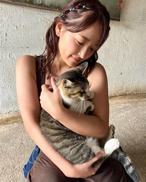 柳瀬さきさんのインスタグラム写真 柳瀬さきinstagram「にゃん🐈 『やっぱり乳がすき』 オフショット🤭」11月11日 21時09