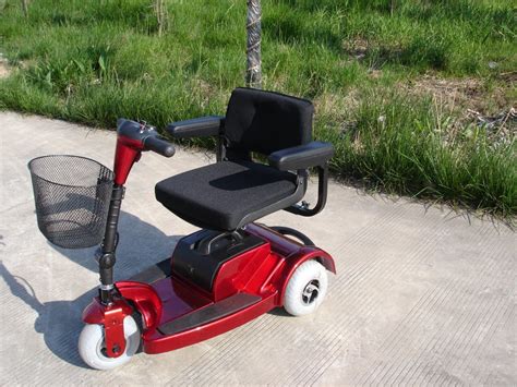 EEC Coc Certification W Luxury Fully Enclosed Adult Motorcycle Mobility Scooters Mobility