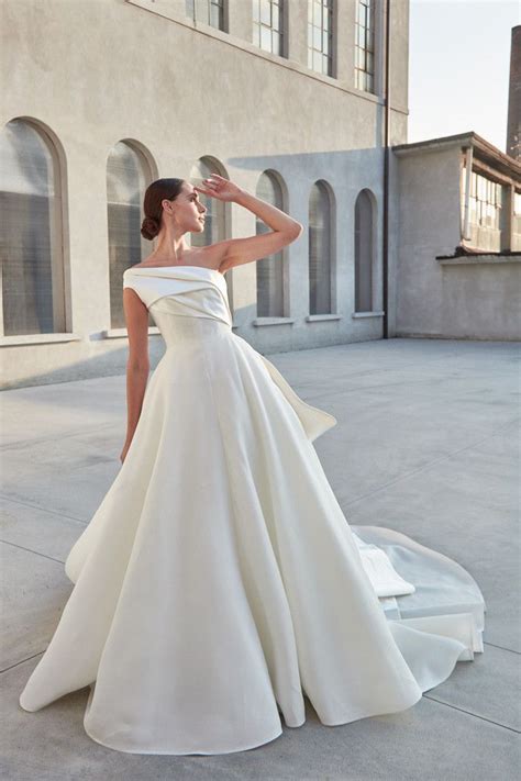 The 18 Best Structured Wedding Gowns For An Elegant Figure Flattering