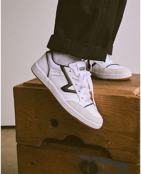 Lowland Comfycush Jmp R Shoe In 2024 Vans Vans Store Lowland