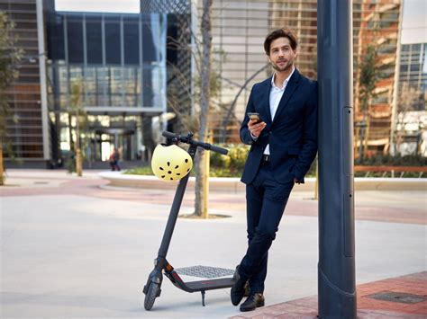 Segway - Ninebot E22 Kickscooter - The Scooter Commuter