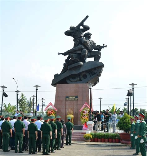 Ông Cha Ta đánh Giặc Em Hy Sinh Anh Vào Thay Vị Trí Chiến đấu