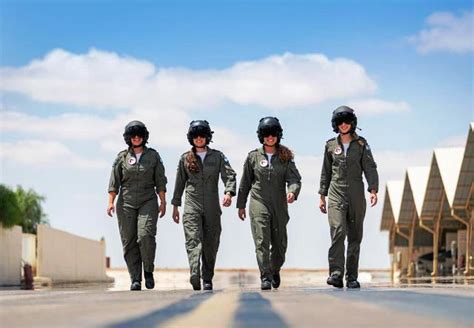 צהל קורס טיס הסתיים ובו ארבע טייסות אחת מהן טייסת קרב מגפון ניוז Megafon News