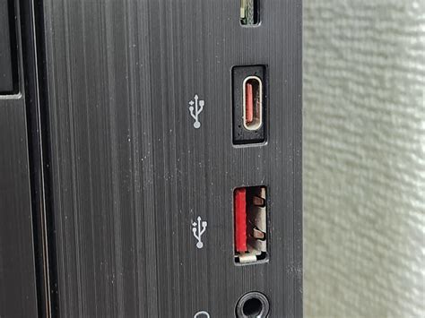 Usbの黒いのと青いのは何が違う どう使い分ける