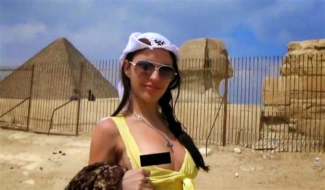 SHE I Tourists Film Porn At Giza Pyramids Enraging Officials