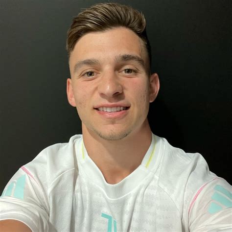 终于成了！尤文官方晒小孔塞桑微笑自拍：快乐的小伙子惹人爱