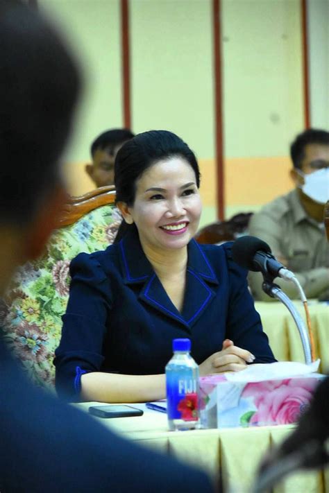 រដ្ឋបាល ខេត្ត ប៉ៃលិន និង អភិបាលខេត្ត បាត់ដំបង ប្រគល់ ទទួល លិខិត ផ្ទេរសិទ្ធិ និង កាតព្វកិច្ច