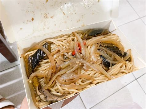 嘉義蘭井街「阿吉鱔魚麵」生炒鱔魚麵 30 年老店。炭火焦香濃，鱔魚脆口！ 熱血台中