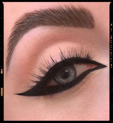 Black Eyeliner Dicas De Maquiagem Ideias De Maquiagem Acessórios