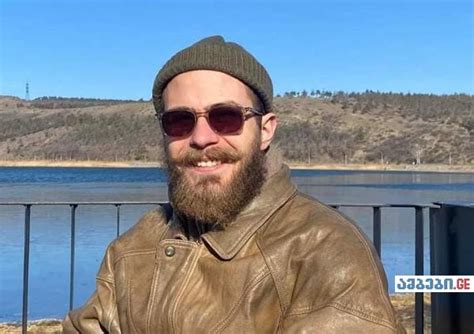 ღამის 4 საათზე ექსპედიტორმა ნახა შაორის გზაზე ეს მამაკაცი ამბობს რომ ტბასთან მდებარე