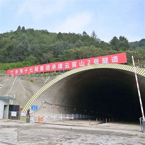 渝遂高速复线，首座隧道单洞贯通铜梁重庆高速公路