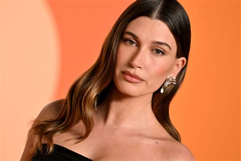 Hailey Bieber Ein Jahr Lang Will Sie Sich Nicht Die Haare Schneiden Aus Diesem Grund Vogue