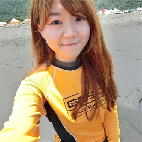 邱怡雯 Ooooooyiwen On Threads