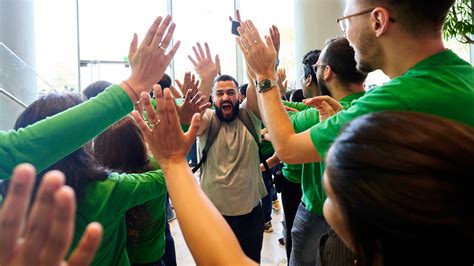 Apple Bkc Now Open In Mumbai Apple In