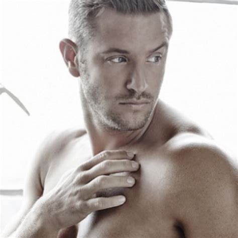 Icymi Elliott Wright Gets Naked For Cancer Research Cocktails Cocktalk