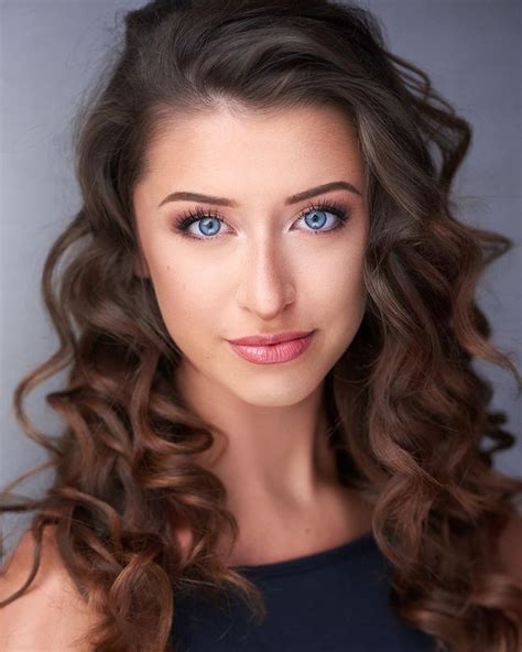 Pin Von Errord Auf Headshots Women