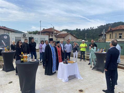 С официална първа копка започна строежът на хипермаркет Зора в Дупница Всичко За Дупница