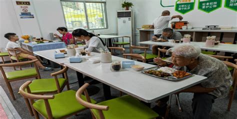 【基层动态】红光物流公司：开在家门口的幸福食堂老年活动中心饭菜服务