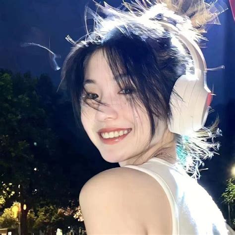 2023新款好看的wechat女生笑容头像图片小清新可爱 配图网