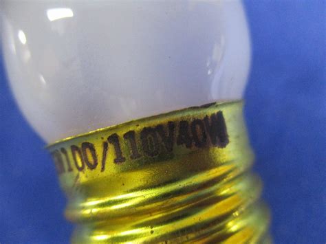 Yahooオークション 電球e2659個入汚れ有 100110v40w