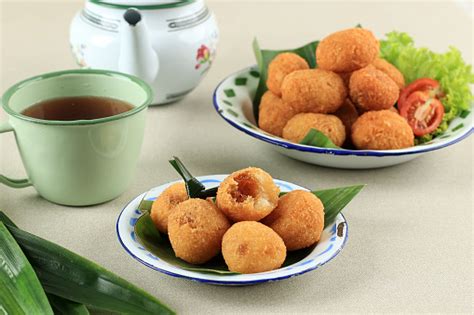 Combro Dan Misro Kue Singkong Isi Oncom Atau Gula Aren Foto Stok Unduh Gambar Sekarang Istock