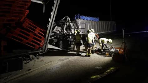 Un muerto y tres heridos al chocar seis vehículos junto a la Feria de Zaragoza