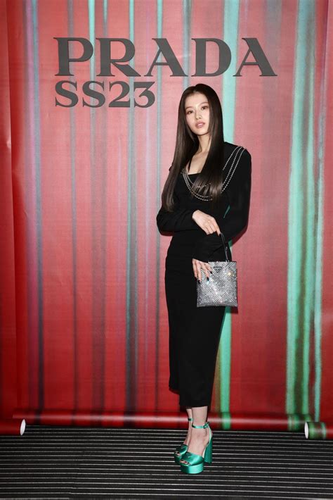 익스트림무비 트와이스 사나 프라다 밀라노 2023 Ss 패션쇼 고화질 6000x