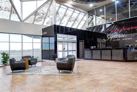 Signature Yyc Fixed Base Operator Fbo At Calgary Intl Airport