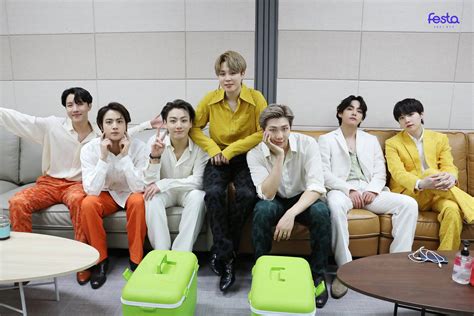 Bts เป็นวงแรกและวงเดียวในประวัติศาสตร์ที่มีเพลงขึ้นอันดับ 1 บน