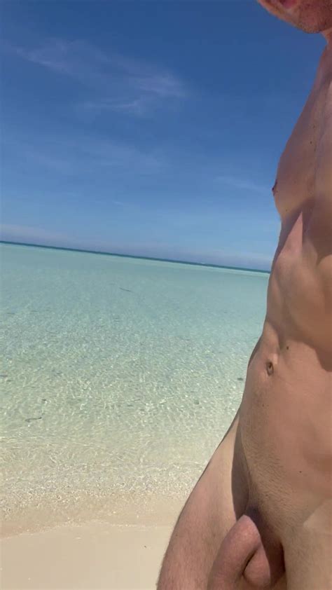 Tall Guy Walking Naked Outside Beach Nice Body Gay Masturbation Porn