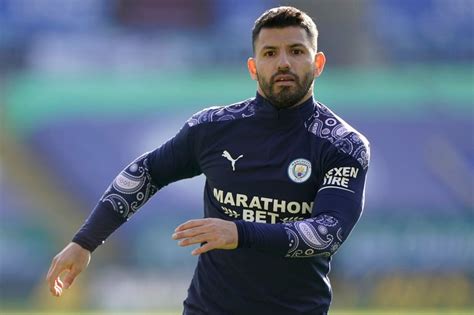 El Mejor Fichaje Del Mercado Dos Clubes De La Premier League Pelean Por Quedarse Con El Kun