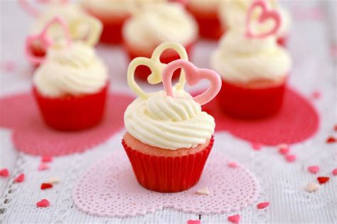 Pink Velvet Cupcakes For Valentines Day Gemmas Bigger Bolder Baking