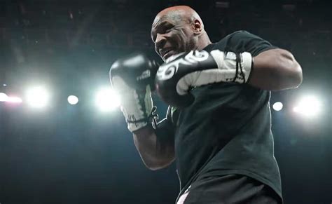 از تمرینات وحشیانه مایک تایسون تا کلاه‌گیس مرغی و نگرانی‌های مادر جیک