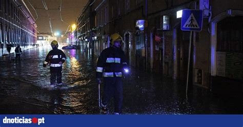Nove Distritos Do Continente Sob Aviso Laranja Devido à Chuva Forte