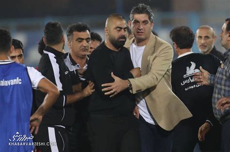 ببینید حمله مازیار زارع به داور دیدار با پرسپولیس یک بچه را فرستادند