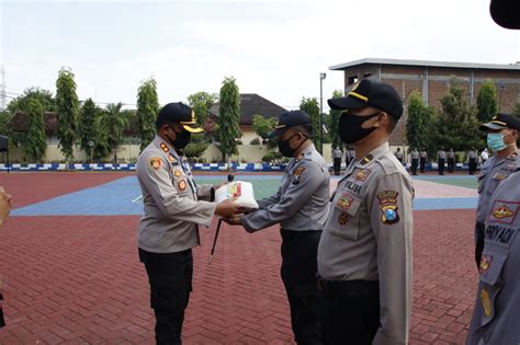 Polres Sumenep Berikan Bansos Kapolri 10 Ton Ke Masyarakat Terdampak