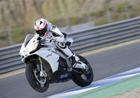 Aprilia Rsv4 R Aprc E Rsv4 Factory Aprc 2011 News Motoit