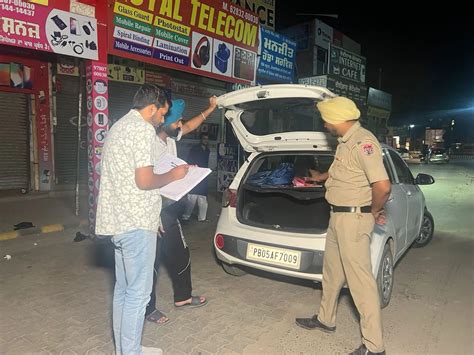 ਲੋਕ ਸਭਾ ਚੋਣਾਂ 2024 ਐਫਐਸਟੀ ਤੇ ਐਸਐਸਟੀ ਟੀਮਾਂ ਵੱਲੋਂ ਵਾਹਨਾਂ ਦੀ ਚੈਕਿੰਗ