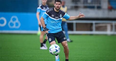 Kannemann volta a treinar no Grêmio após cirurgia na mão